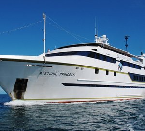 AUSPRO Yacht Charter Details, Azimut Whitsundays Australia luxury ...