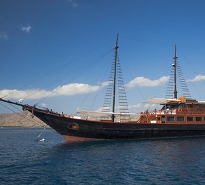 SAMATA Yacht Charter Details, Custom Built Indonesian Phinisi Yacht ...