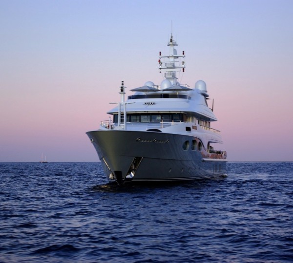 Yacht FORTUNATE SUN, Oceanfast (Austal) | CHARTERWORLD Luxury ...