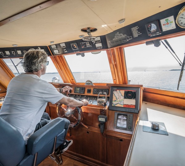 SEA BREEZE III Yacht Charter Details, Millkraft | CHARTERWORLD Luxury ...
