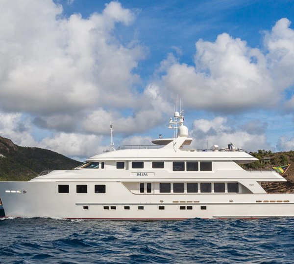 Burger Boat Company Image Gallery – Luxury Yacht Browser | by ...