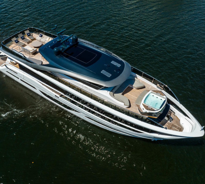 Yacht SPLASH, Princess X95 | CHARTERWORLD Luxury Superyacht Charters