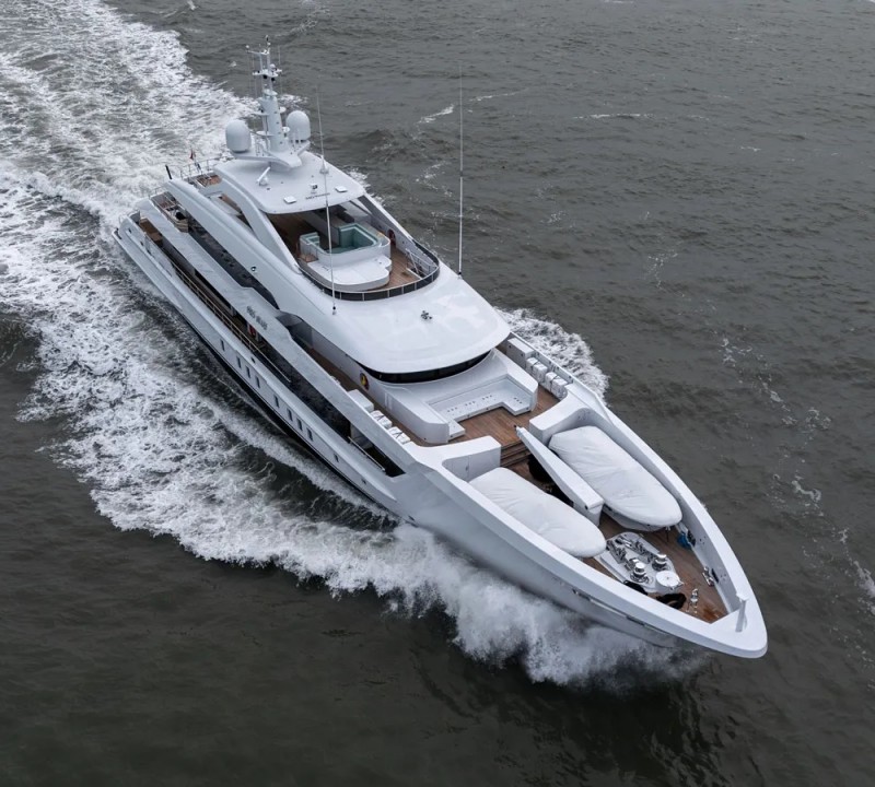 Yacht IRIS BLUE, Heesen | CHARTERWORLD Luxury Superyacht Charters