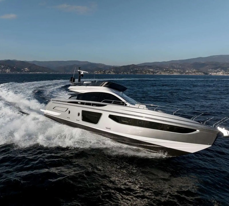 Yacht MANARA PRIMA, Azimut S7 | CHARTERWORLD Luxury Superyacht Charters