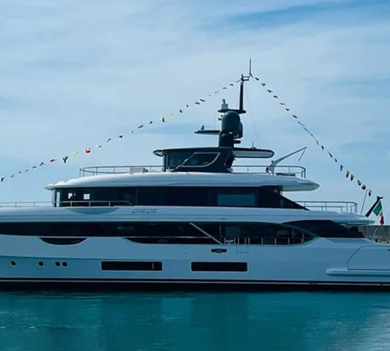 Yacht OREOS, Benetti Oasis 40 | CHARTERWORLD Luxury Superyacht Charters
