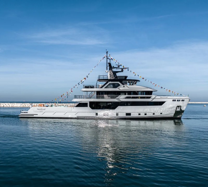 Yacht LT. PETE MAVERICK MITCHELL, Cantiere delle Marche | CHARTERWORLD ...