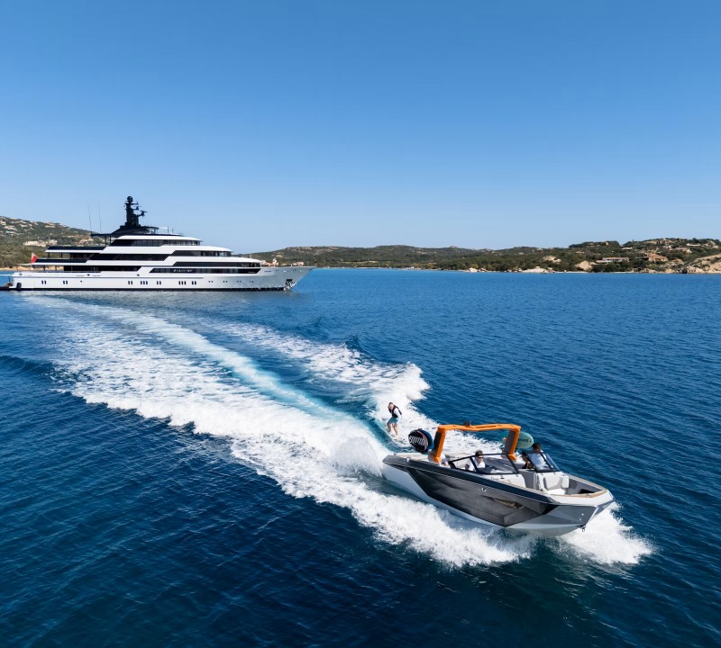 Yacht STARFIRE, Lurssen | CHARTERWORLD Luxury Superyacht Charters