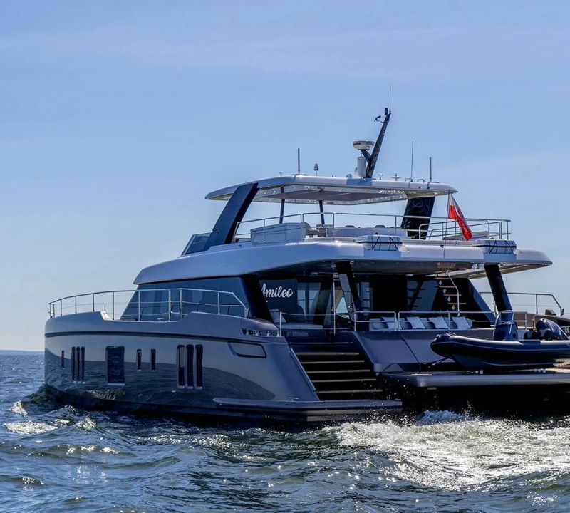 AMILEO Yacht Charter Details, Sunreef 70 | CHARTERWORLD Luxury Superyachts