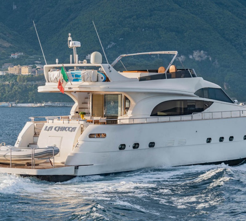 LA CHICCA Yacht Charter Details, Benetti | CHARTERWORLD Luxury Superyachts