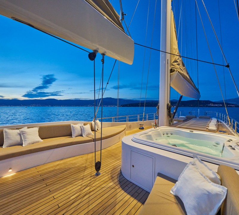 ACAPELLA Yacht Charter Details, Custom | CHARTERWORLD Luxury Superyachts
