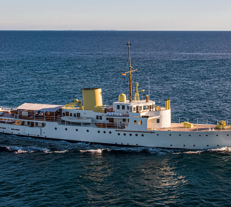 59M CLASSIC MOTOR YACHT Yacht Charter Details, Camper & Nicholsons ...