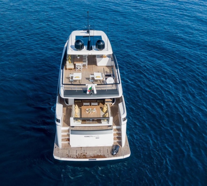 VITTORIA Yacht Charter Details, Ferretti 860 | CHARTERWORLD Luxury ...