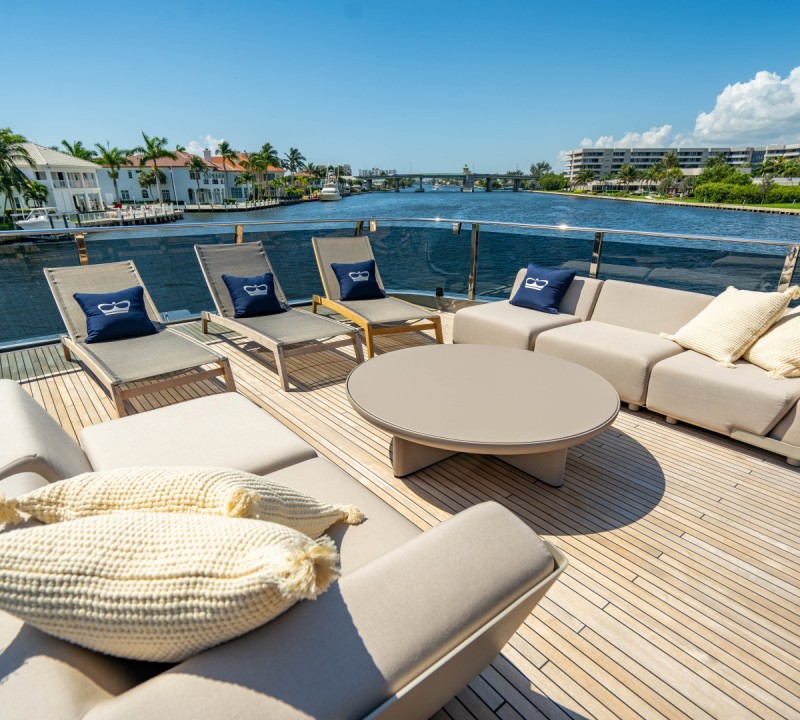 Yacht SPLASH, Princess X95 | CHARTERWORLD Luxury Superyacht Charters