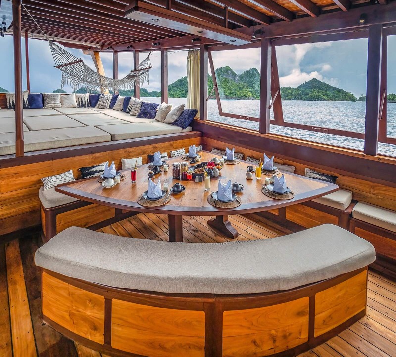 MAJIK Yacht Charter Details, Custom Built Phinisi | CHARTERWORLD Luxury ...