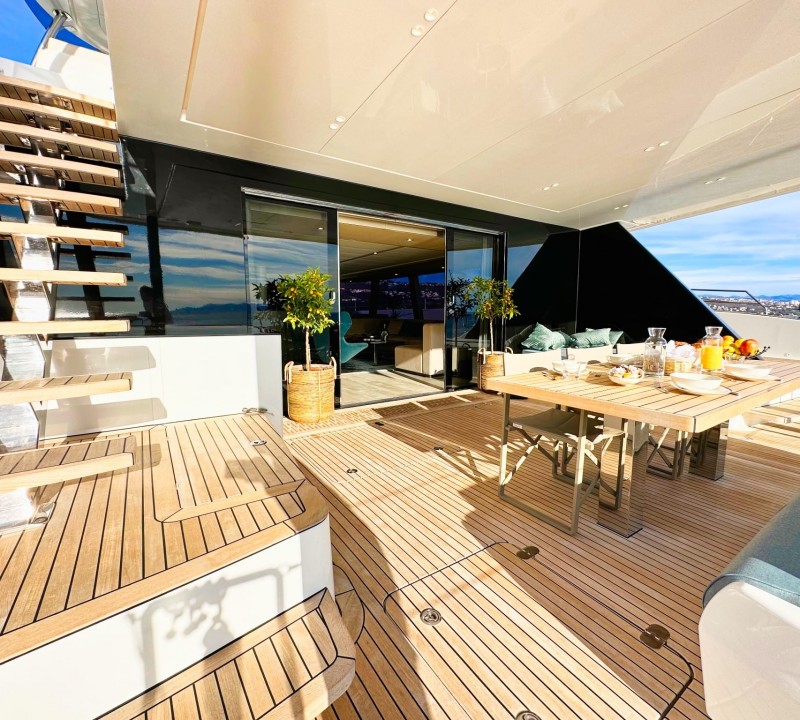 NALA ONE Yacht Charter Details, Sunreef 80 | CHARTERWORLD Luxury ...