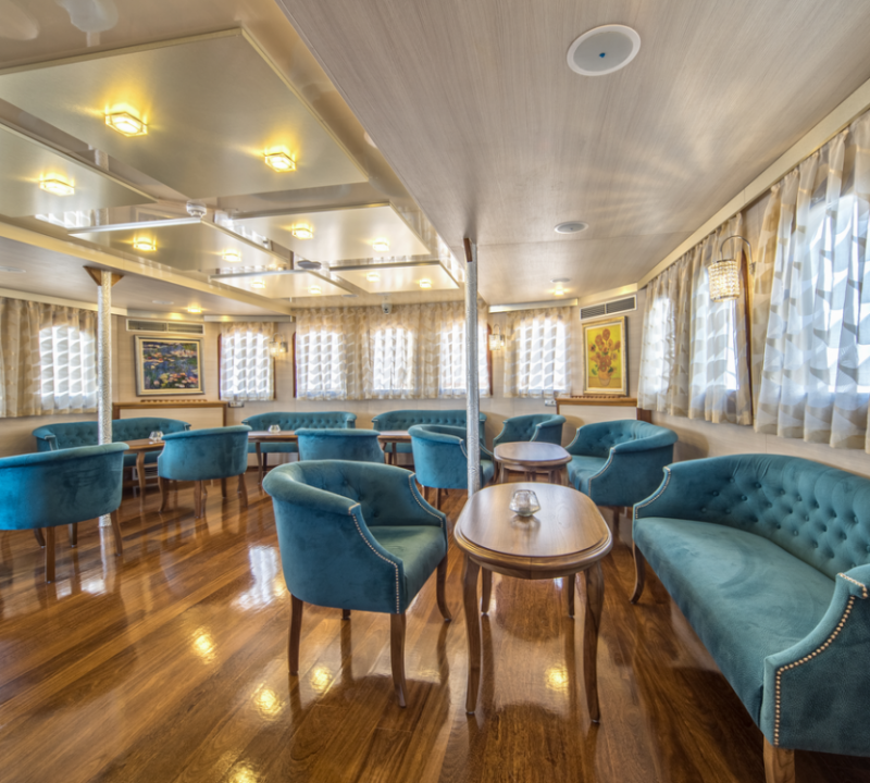 NOMAD - Jacuzzi With Bar – Luxury Yacht Browser | by CHARTERWORLD ...