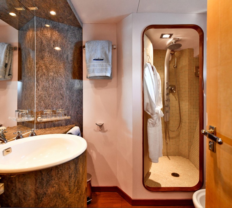 SOMETHING COOL Yacht Charter Details, CRN Ancona | CHARTERWORLD Luxury ...