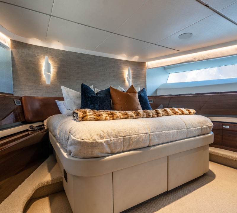 Yacht SPLASH, Princess X95 | CHARTERWORLD Luxury Superyacht Charters