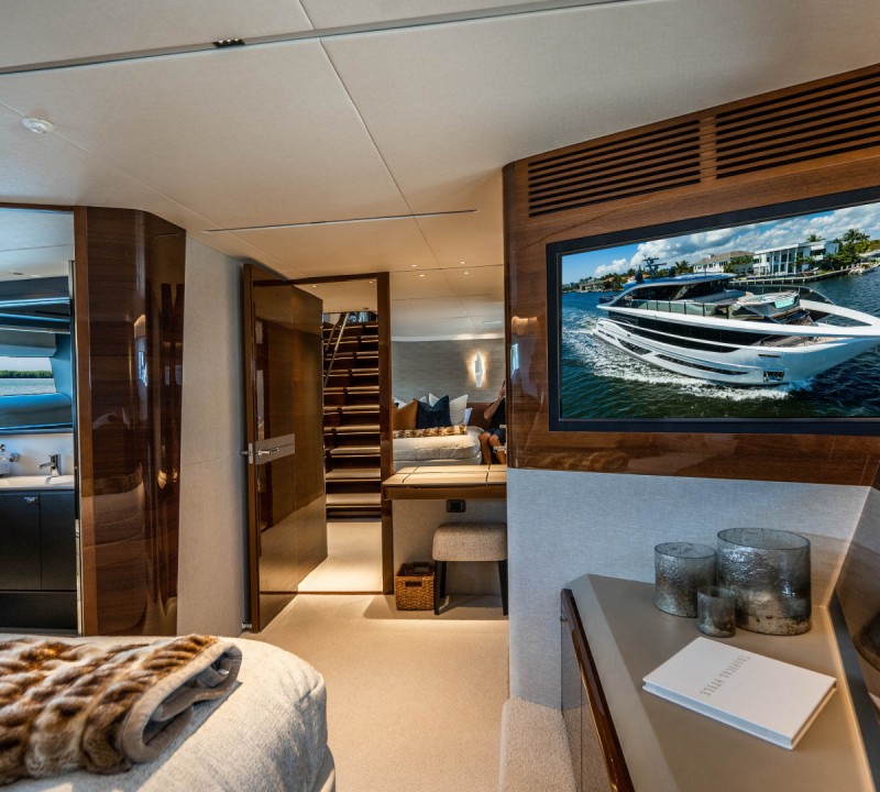 Yacht SPLASH, Princess X95 | CHARTERWORLD Luxury Superyacht Charters