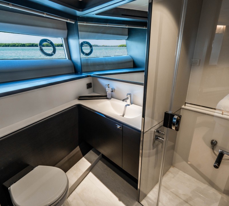 Yacht SPLASH, Princess X95 | CHARTERWORLD Luxury Superyacht Charters