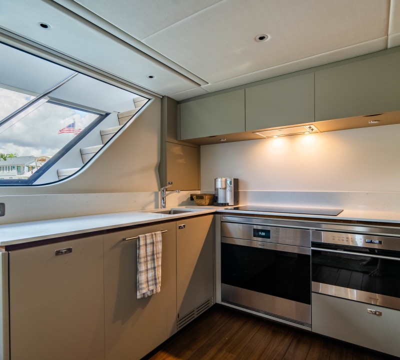 Yacht SPLASH, Princess X95 | CHARTERWORLD Luxury Superyacht Charters
