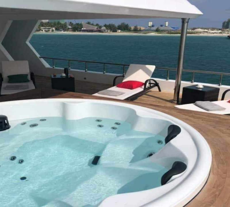 PRINCESS ULUA Yacht Charter Details, Custom | CHARTERWORLD Luxury ...