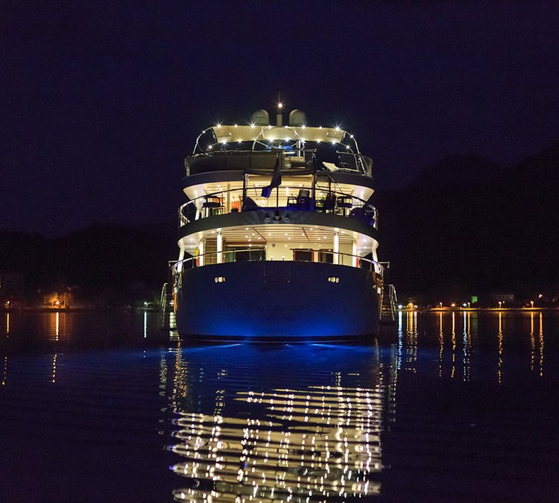 Night Image Gallery – Luxury Yacht Browser | by CHARTERWORLD Superyacht ...