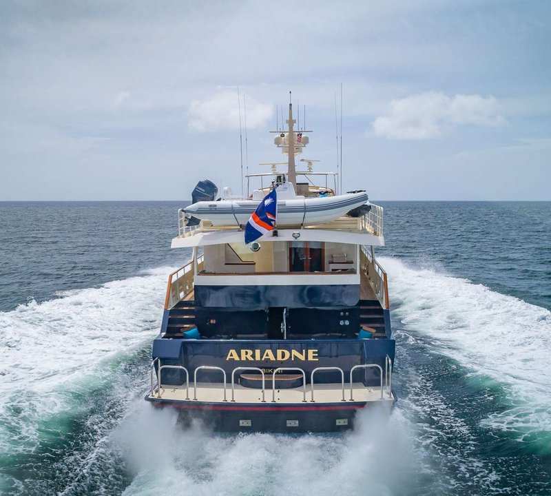 BLU Yacht Charter Details, Breaux Bay Craft | CHARTERWORLD Luxury ...