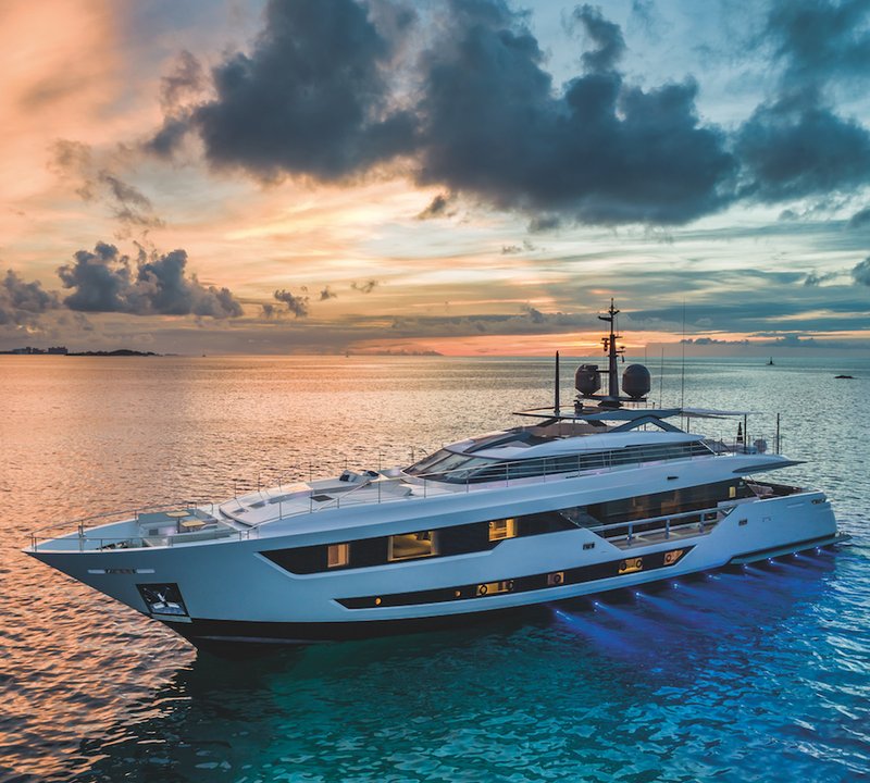 34m motor yacht Helena by Ferretti Custom Line sold — Yacht Charter ...