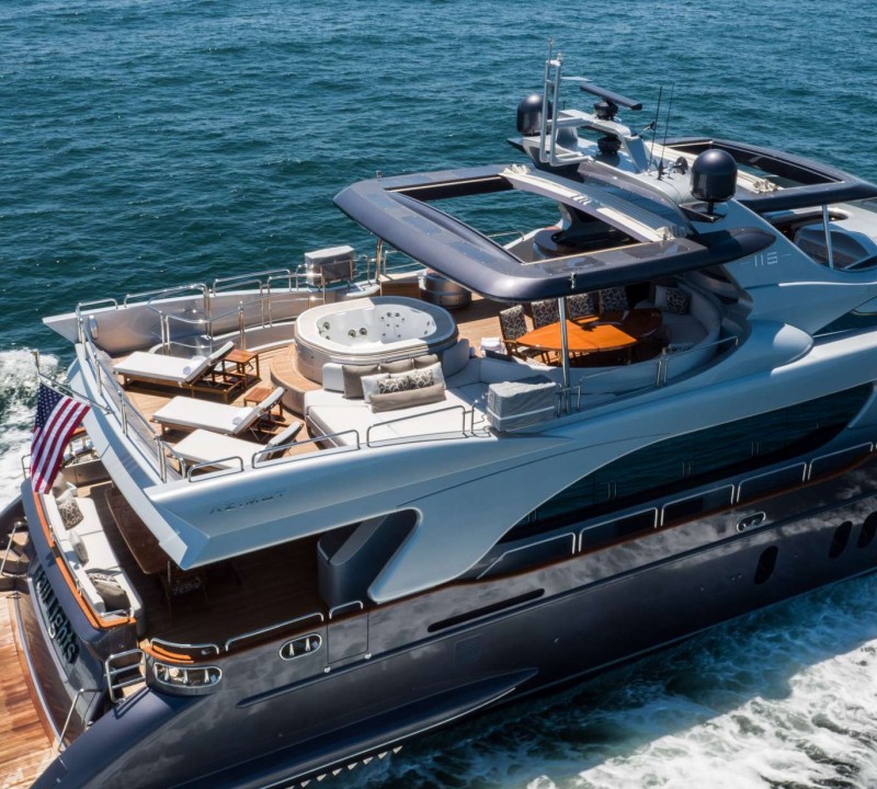 Azimut Yachts. | CHARTERWORLD Luxury Yachts For Charter