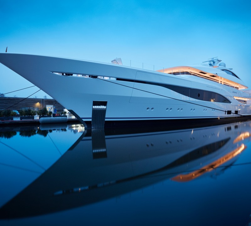 Yacht ARROW, Feadship | CHARTERWORLD Luxury Superyacht Charters