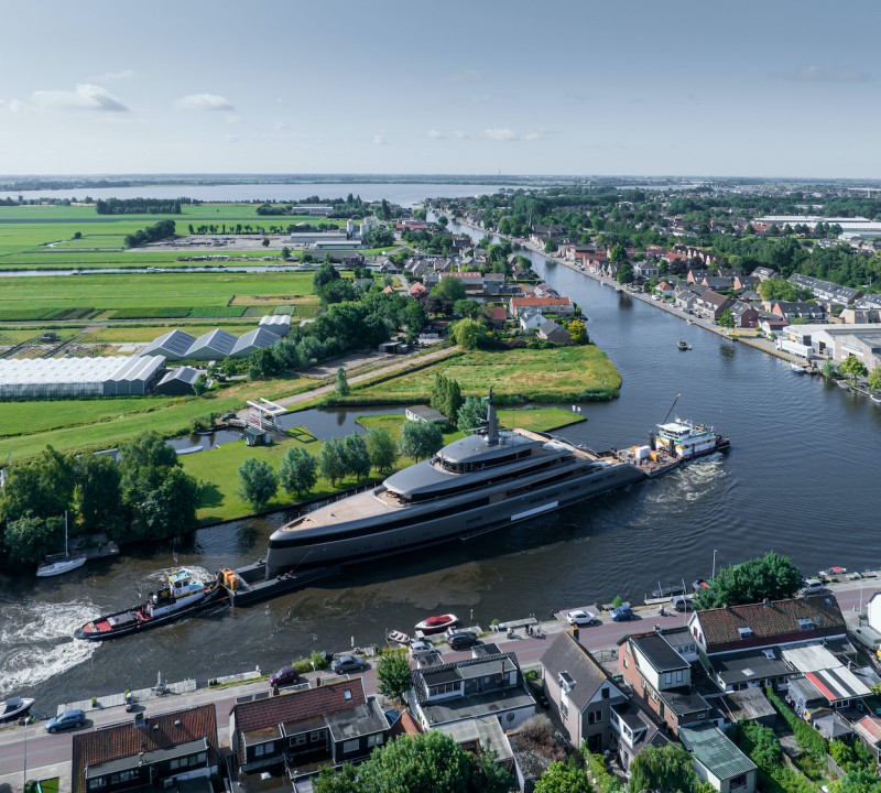 Yacht OBSIDIAN, Feadship | CHARTERWORLD Luxury Superyacht Charters