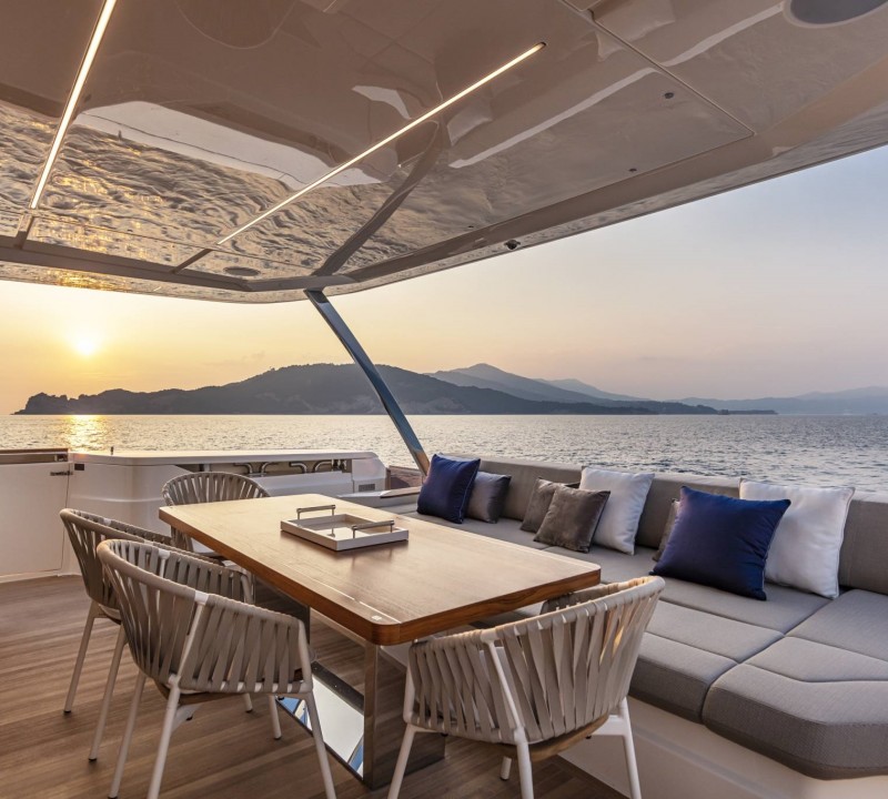 Yacht PIOLA, Ferretti | CHARTERWORLD Luxury Superyacht Charters