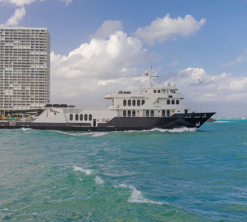 Underway Image Gallery – Luxury Yacht Browser | by CHARTERWORLD ...