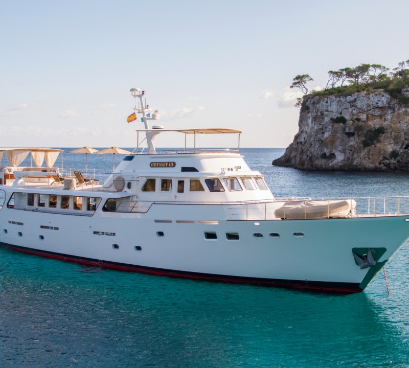 PASSION Yacht Charter Details, Lazzara 106 | CHARTERWORLD Luxury ...