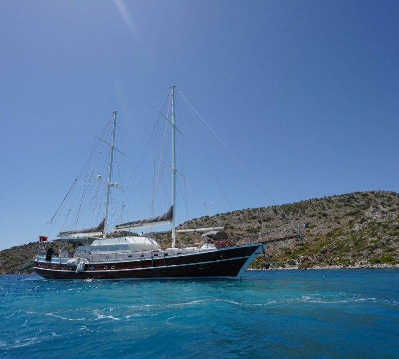 New 42m explorer motor yacht Cape Scott 137 design — Yacht Charter ...
