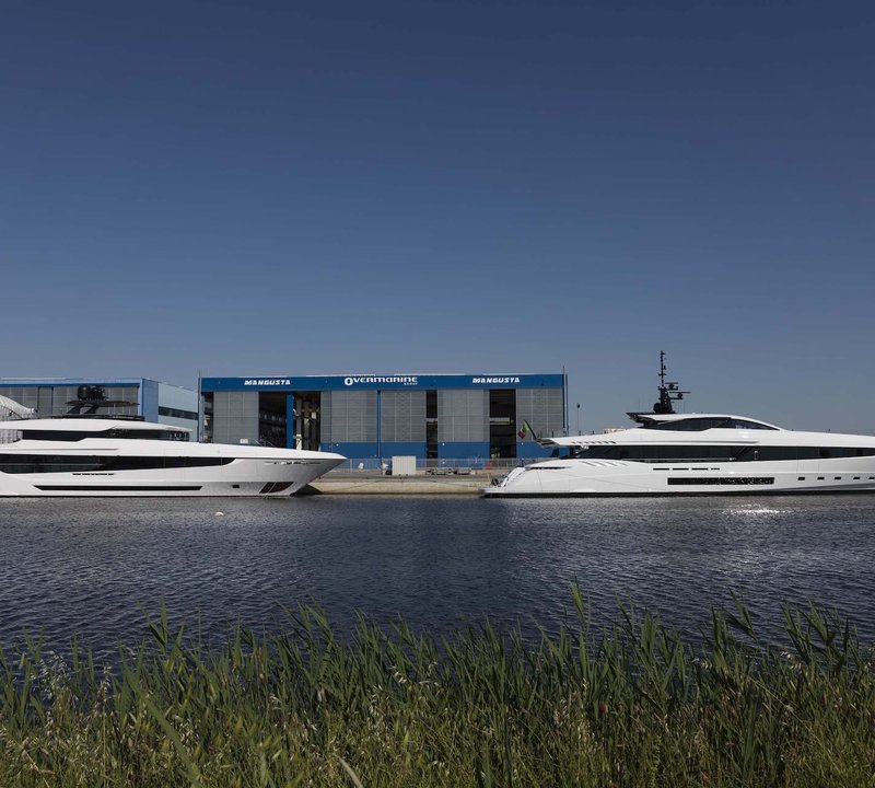 Yacht PROJECT CAPRI, Mangusta | CHARTERWORLD Luxury Superyacht Charters