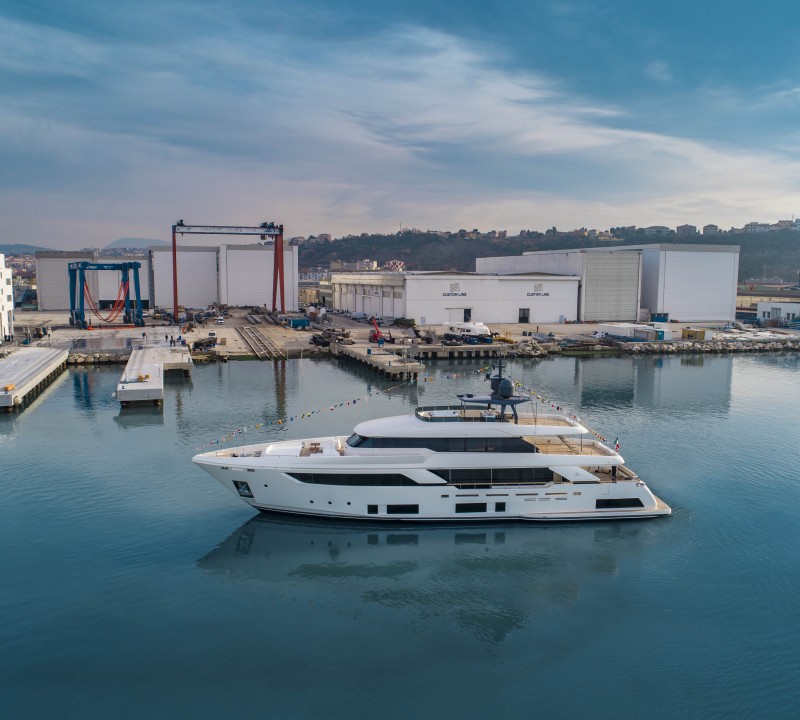 37M LUXURY YACHT Yacht Charter Details, Ferretti Group | CHARTERWORLD ...