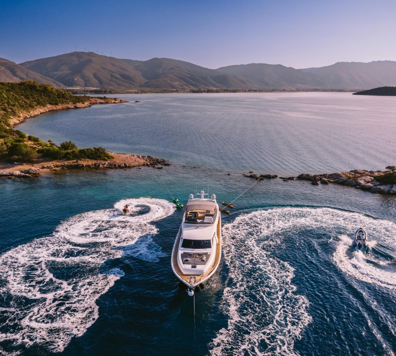 OXYGEN 8 Yacht Charter Details, Ferretti | CHARTERWORLD Luxury Superyachts