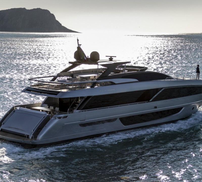 Yacht JANUS NAVEM, Riva | CHARTERWORLD Luxury Superyacht Charters