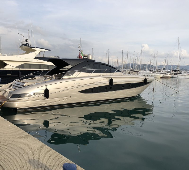 SKY Yacht Charter Details, Riva | CHARTERWORLD Luxury Superyachts