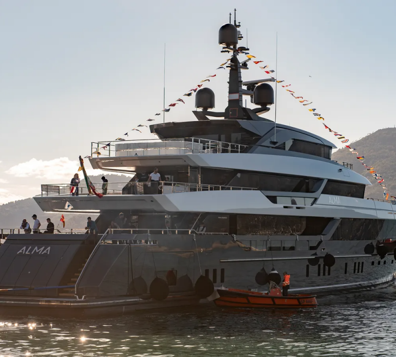 Yacht ALMA, Sanlorenzo | CHARTERWORLD Luxury Superyacht Charters