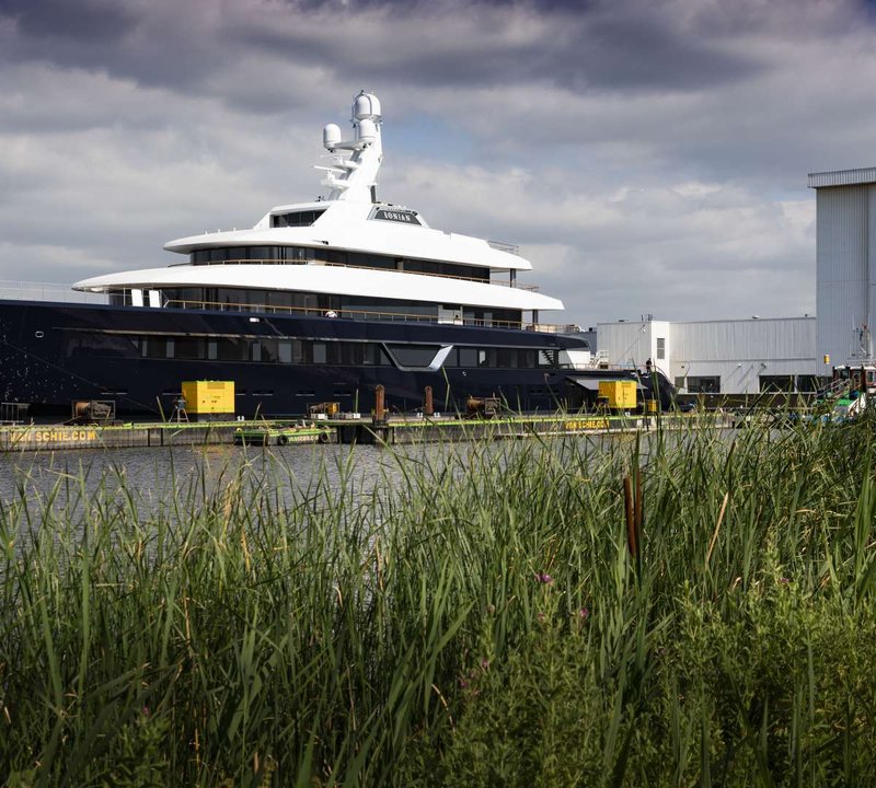 Yacht LONIAN, Feadship | CHARTERWORLD Luxury Superyacht Charters