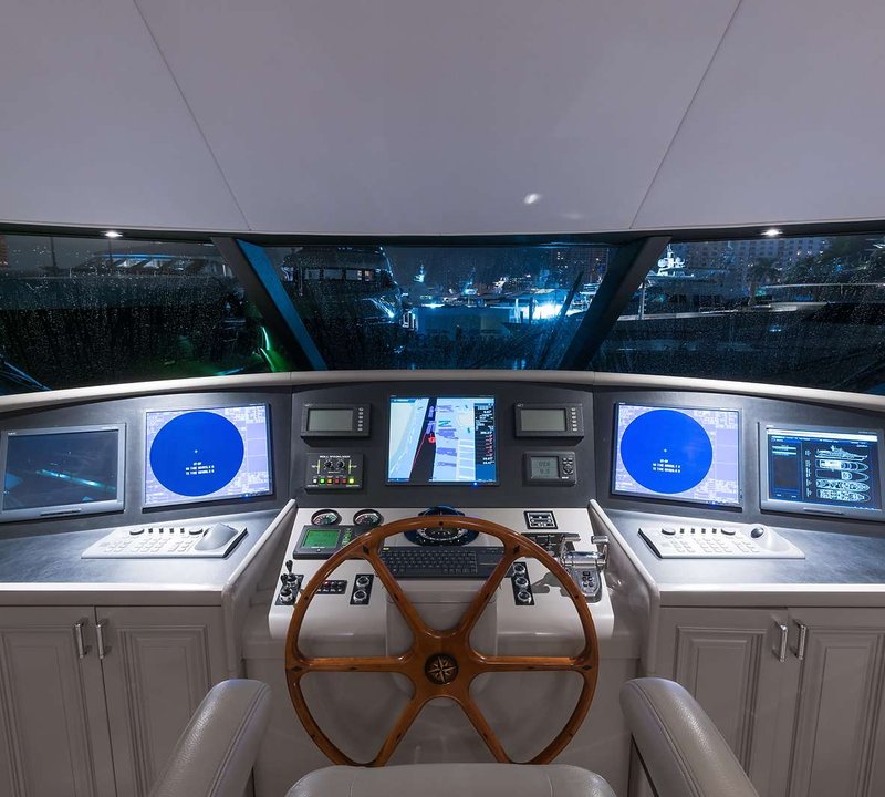 Wheelhouse Image Gallery - Forward wheelhouse - Motor yacht MAGIC DREAM ...