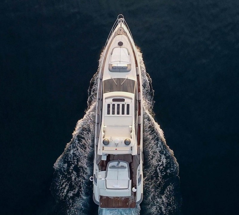 ZEUS Yacht Charter Details, Azimut | CHARTERWORLD Luxury Superyachts