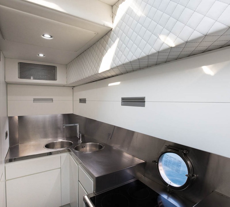 ZEUS Yacht Charter Details, Azimut | CHARTERWORLD Luxury Superyachts