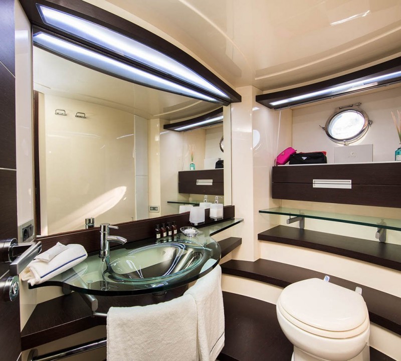 ZEUS Yacht Charter Details, Azimut | CHARTERWORLD Luxury Superyachts