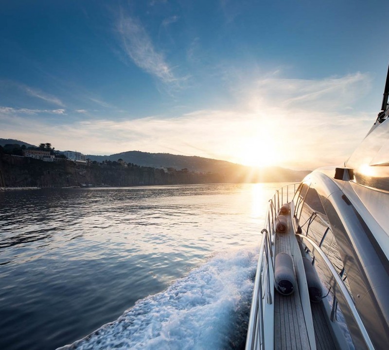 ZEUS Yacht Charter Details, Azimut | CHARTERWORLD Luxury Superyachts