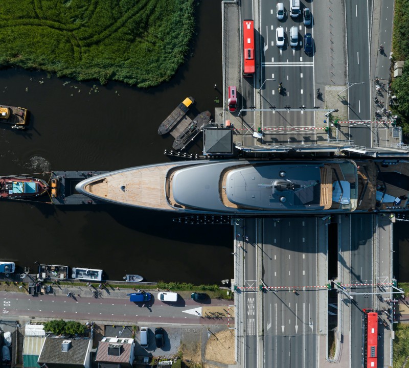 Yacht OBSIDIAN, Feadship | CHARTERWORLD Luxury Superyacht Charters