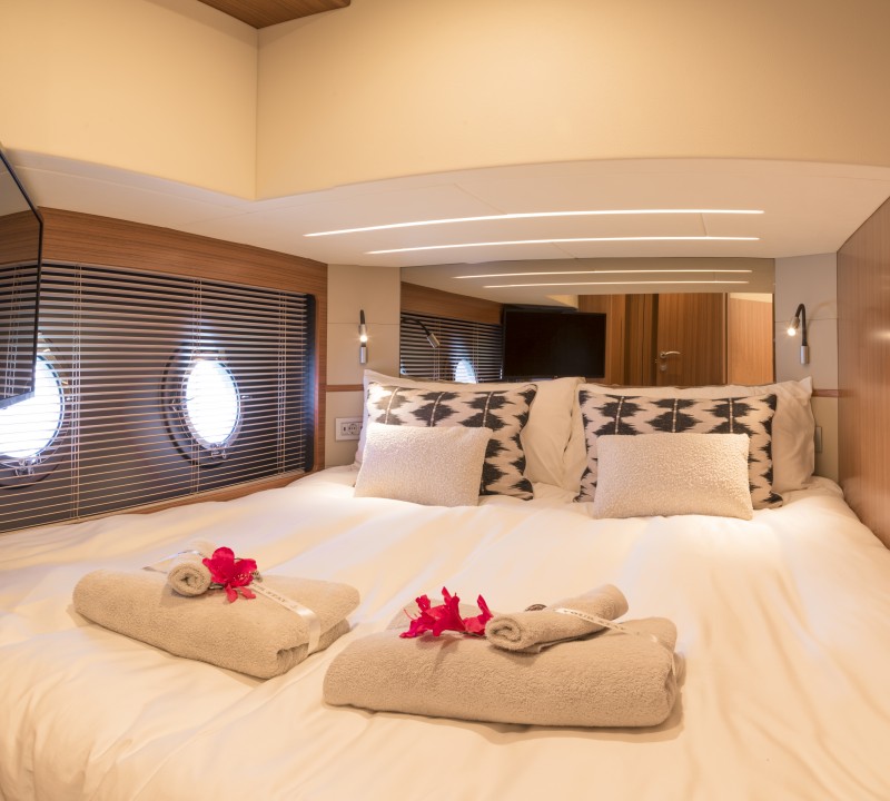 Yacht SIR HENDRIK, OCEANCLASS 68 GREENLINE YACHTS | CHARTERWORLD Luxury ...